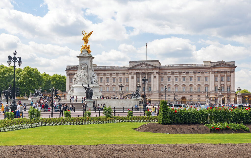 7 Helpful Tips for Tipping in Europe • Wander Your Way