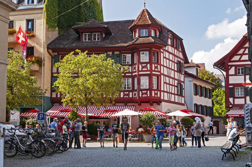 7 Helpful Tips for Tipping in Europe • Wander Your Way